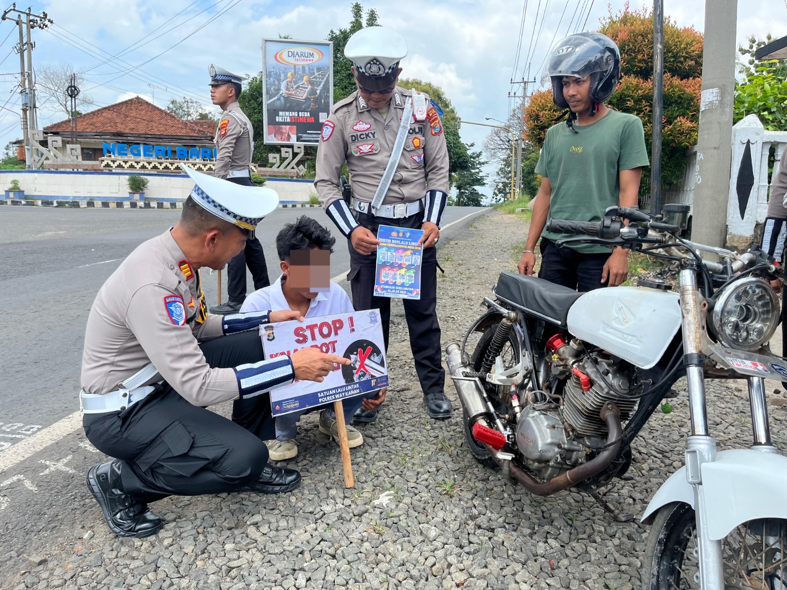 Operasi Keselamatan Krakatau 2025, Satlantas Gencarkan Edukasi Helm dan Keselamatan - Mata Fakta ...