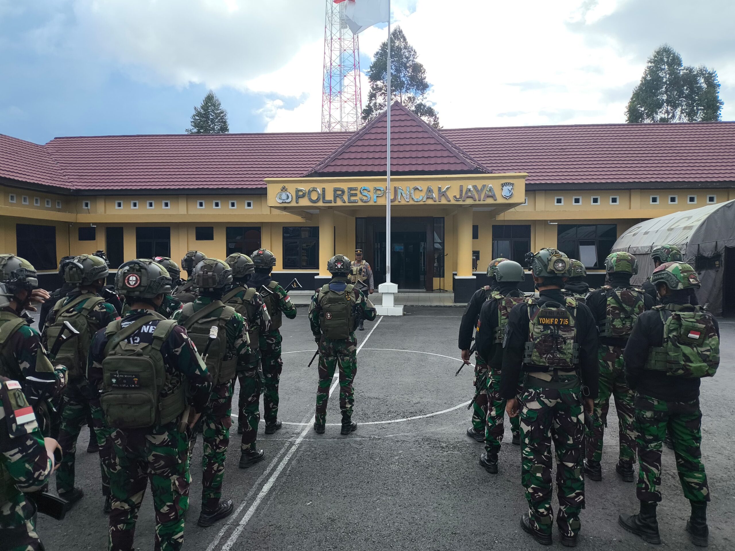 Sinergi TNI-Polri Perkuat Keamanan Puncak Jaya di Tengah Konflik Pilkada - Mata Fakta News